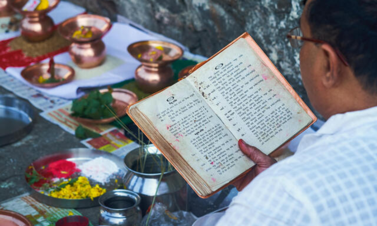 Spiritual Role of Mantras & Prayers in Hindu Funeral Rituals